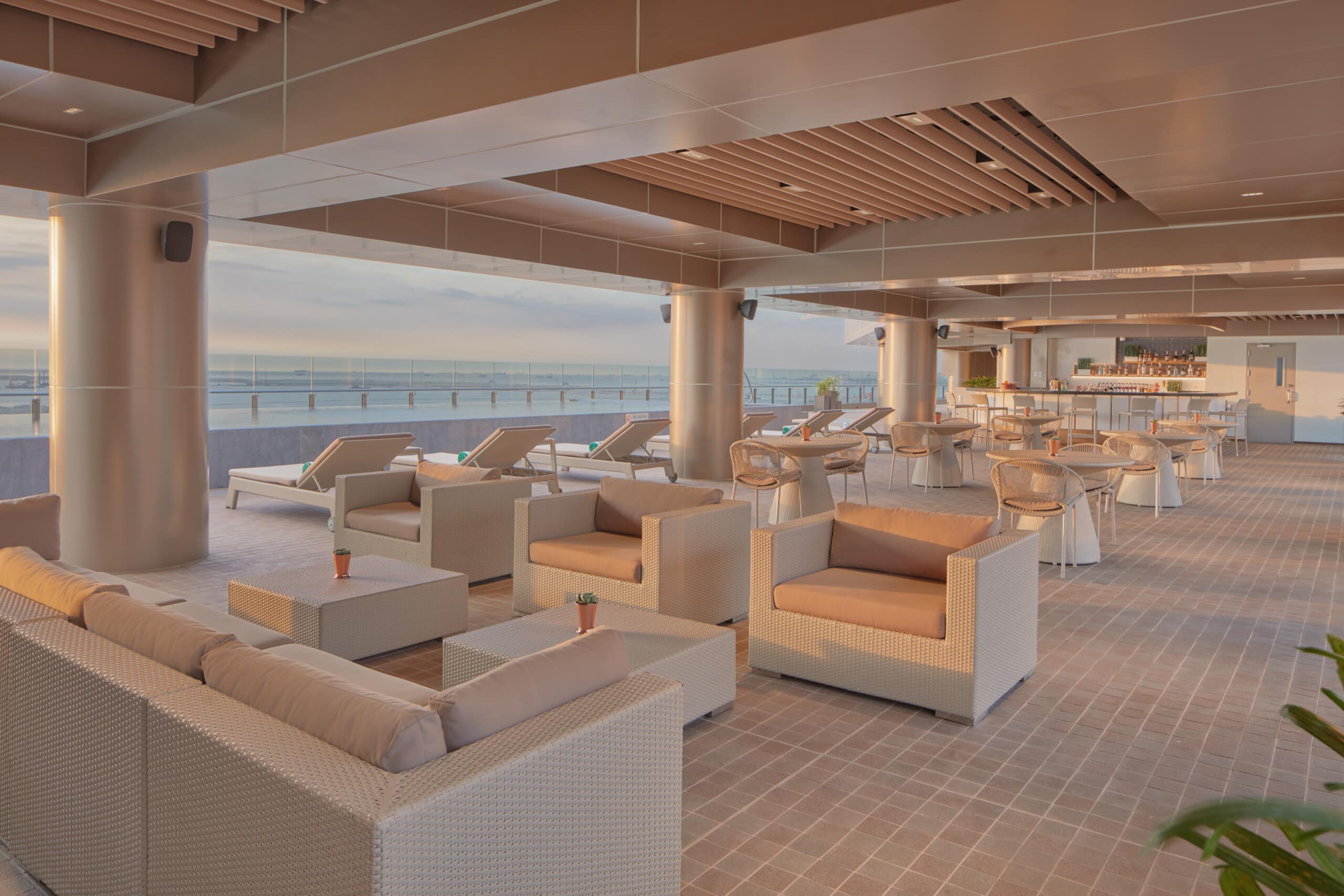 Edge Pool Bar - Lanson Place Mall Of Asia